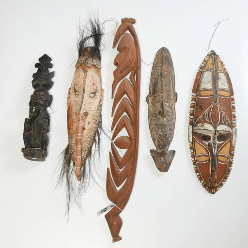 Group Oceanic Style Tribal Carvings