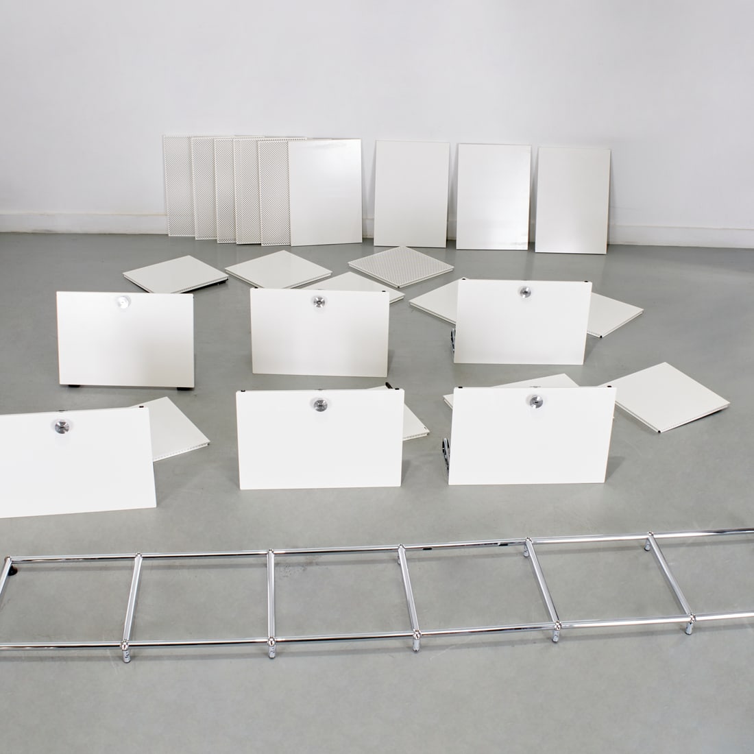 Usm-haller, Cabinet Parts Auction