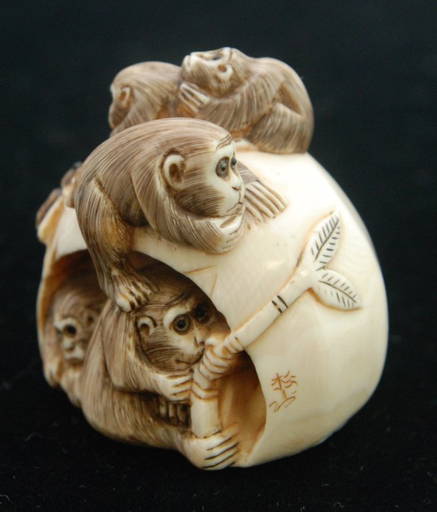 FABULOUS CHINESE IVORY MONKEY FAMILY NETSUKE - Apr 14, 2013 | Palm ...