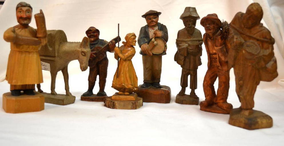 Antique Anri Handmade Wood Carving Italy 8 Figures
