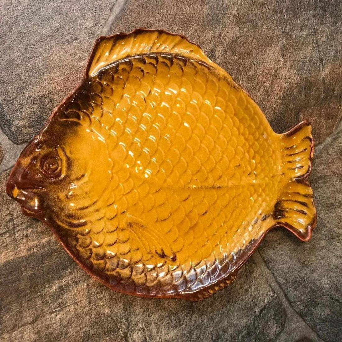 Vintage Signed Anna Van, Dryden Ceramic Fish Plate Auction