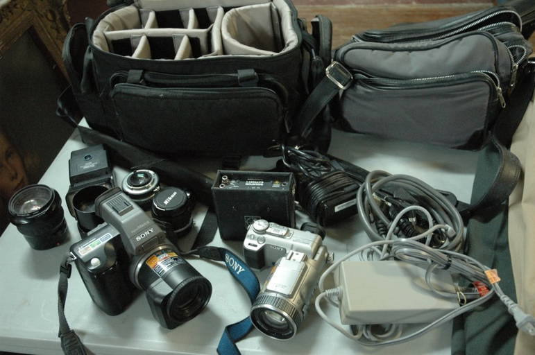 10 Piece Sony, Nikon Camera Lot