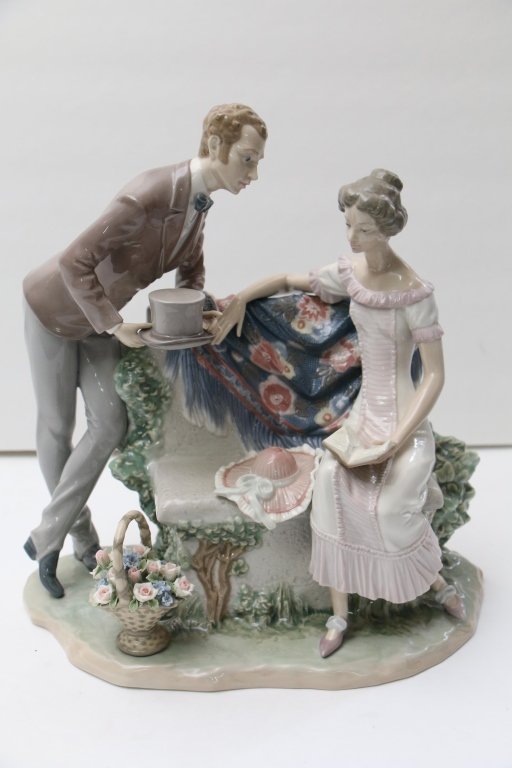 Large Lladro Couple on a Park Bench
