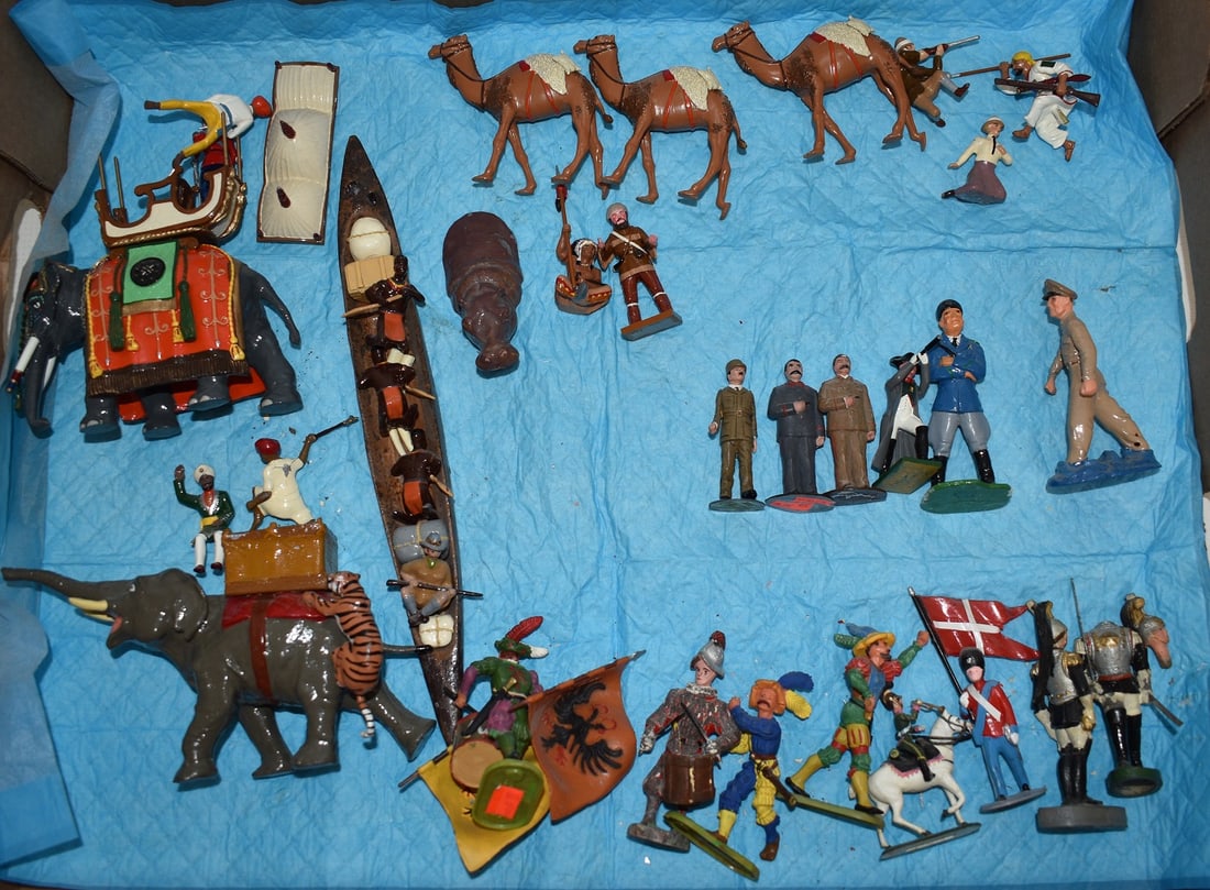 Lot (approx 25) H/p Assort. Lead Miniature Figures Auction