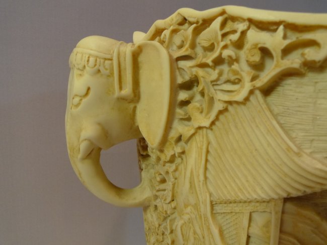 LARGE ANTIQUE CHINESE FAUX IVORY VASE : Lot 220