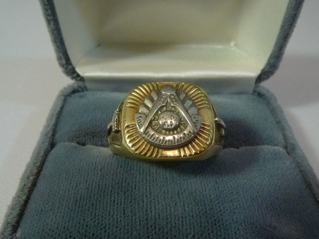 14K SOLID GOLD PAST MASTER MASONIC RING 14 GRAMS