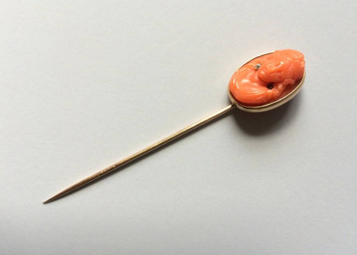 Vintage 14k Gold Carved Red Coral Pin