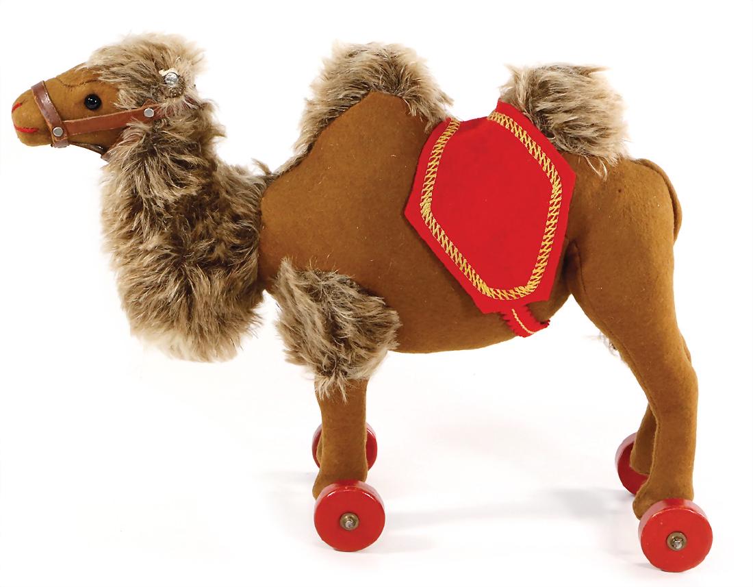 STEIFF camel, produced between 1920-1930, on wooden