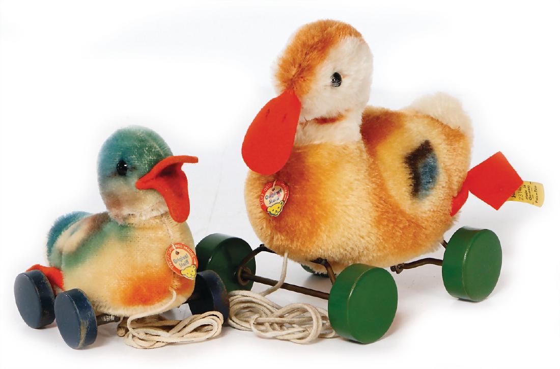 STEIFF 2 original ducks on wooden wheels