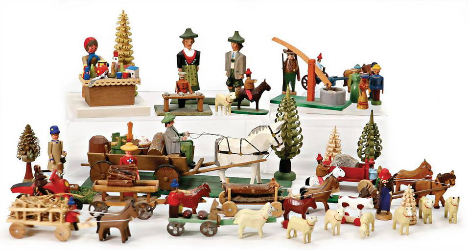 ERZGEBIRGE mixed lot of miniatures, different sizes, horse and carts ...