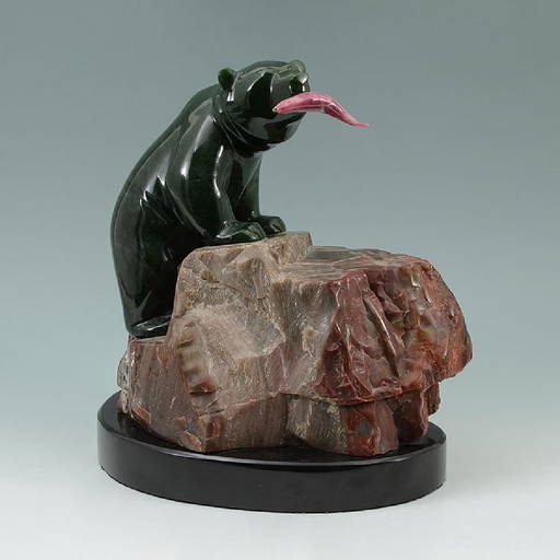 Lyle Sopel Neprhite Jade Bear With Salmon Carving