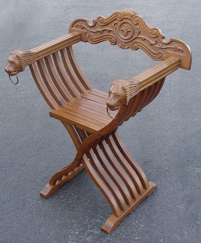 Folding Lions Head Savronola Chair
