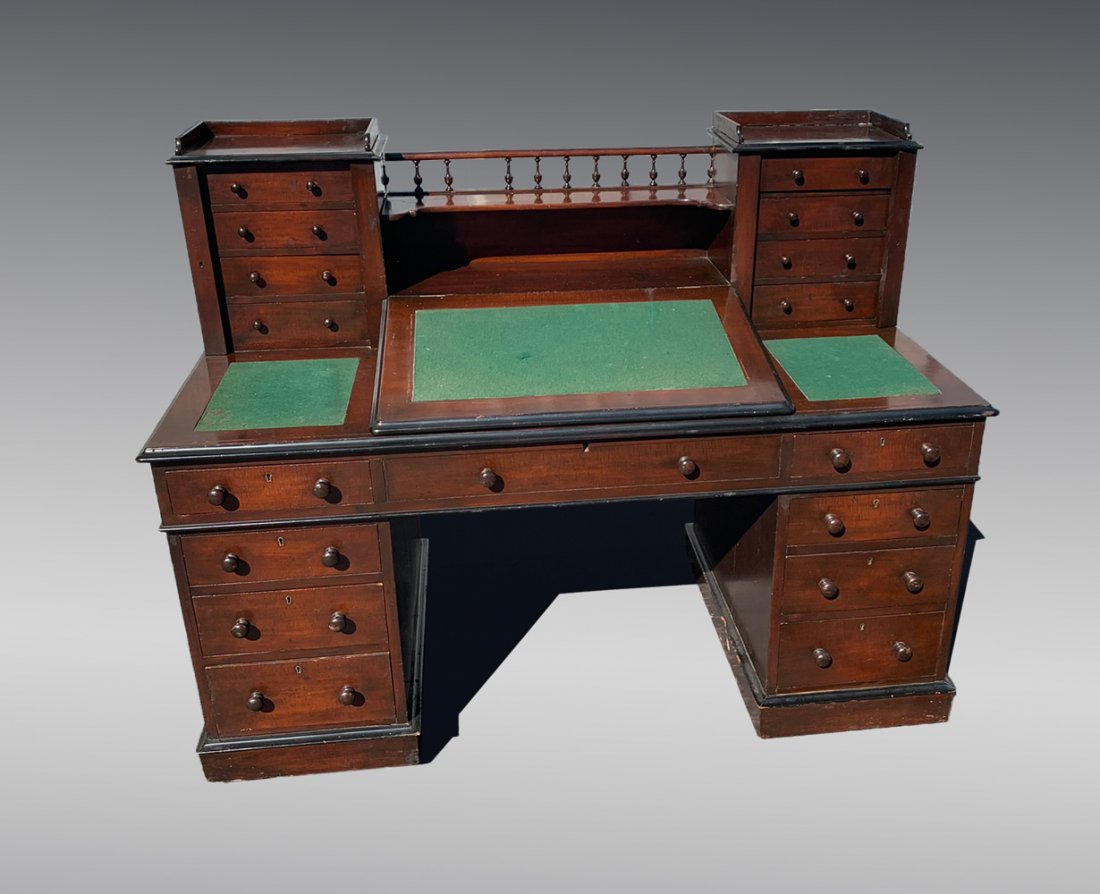 DROP LID DESK WITH GALLERY