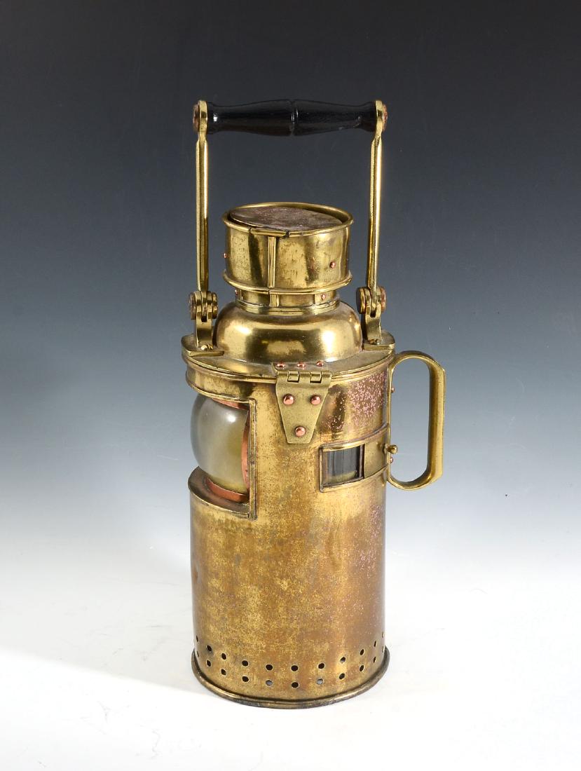 BRASS MARINE SIGNAL LANTERN