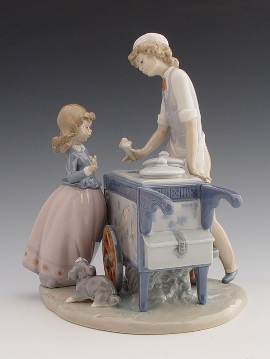 639: RETIRED LLADRO ICE CREAM VENDOR #5325 - Jan 25, 2008 | Burchard ...