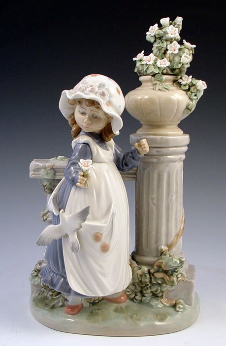 641: LLADRO ''FLOWERS OF THE SEASON'' #1454