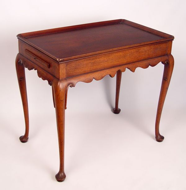 28: KITTINGER COLONIAL WILLIAMSBURG TEA TABLE CW8