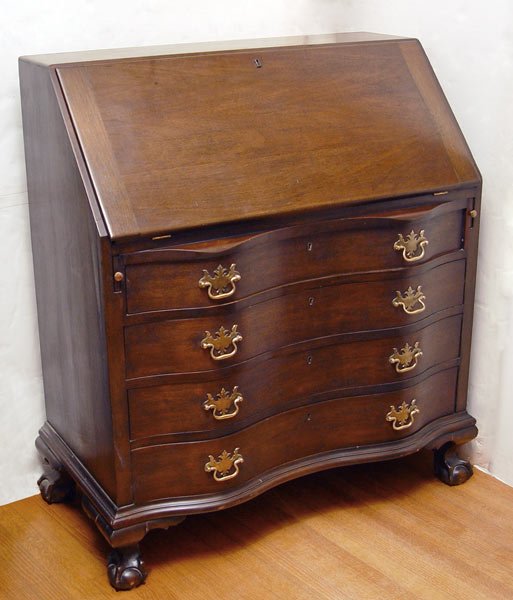 159: MAHOGANY GOVERNOR WINTHROP STYLE SECRETARY DESK