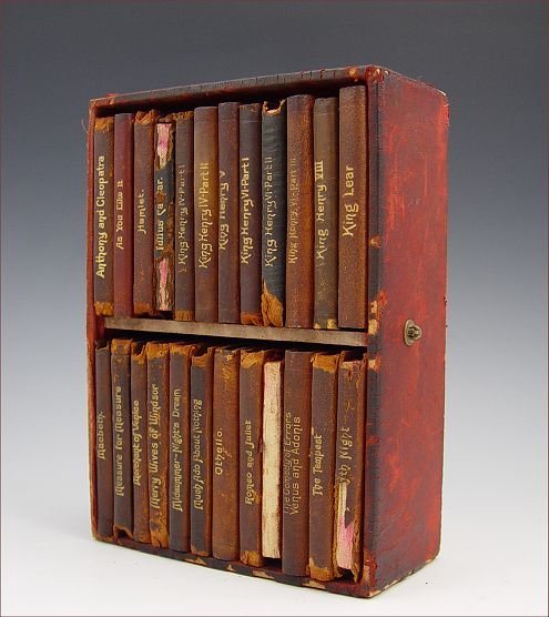 371: SET OF 24 SHAKESPEARE MINIATURE BOOK SET