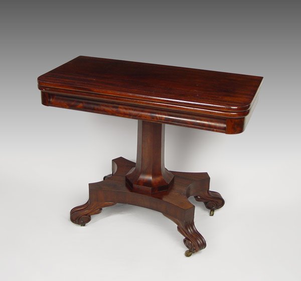 Solid Mahogany Mid 19th C. Flip Top Card Table