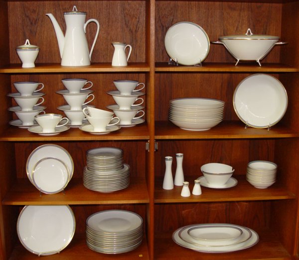 46B: 94 pc ROSENTHAL MODERNE DESIGN CHINA SERVICE