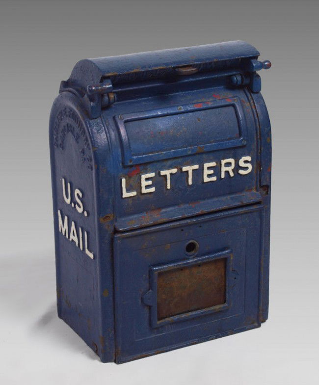 413: VINTAGE CAST IRON US LETTER BOX