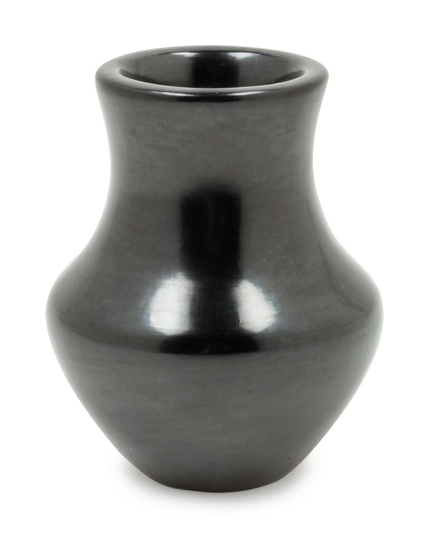 Toni Roller (santa Clara, B. 1935) Blackware Vase