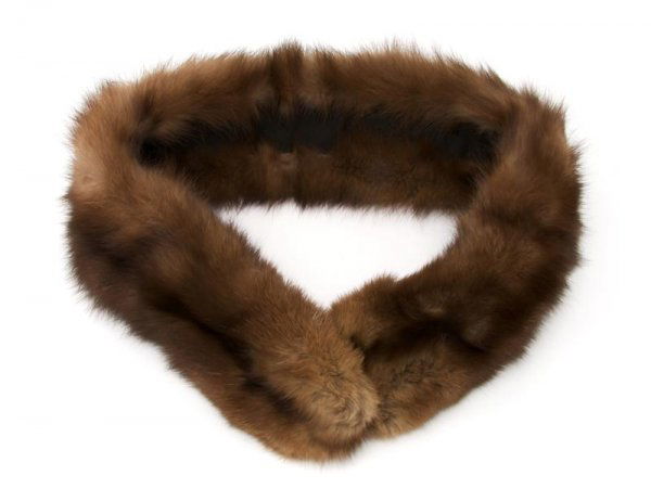 400: A Brown Sable Scarf.