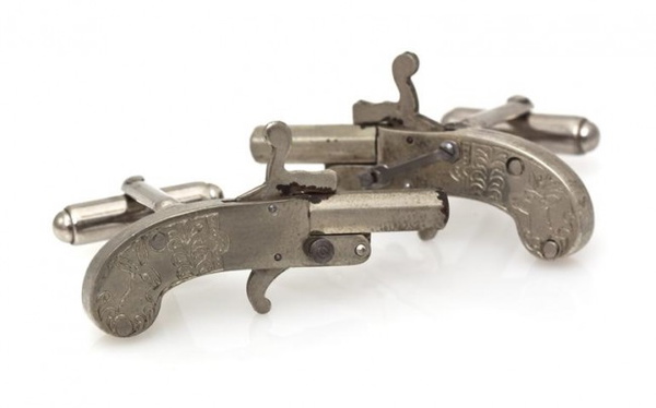 A Pair Of Functional Pistol Cufflinks,