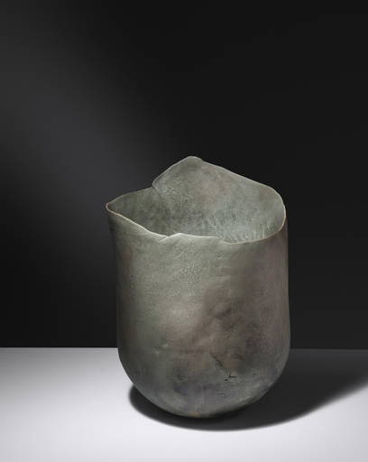 Richard DeVore (1933-2006) Tall Vessel (#0068) on Nov 18, 2022 ...