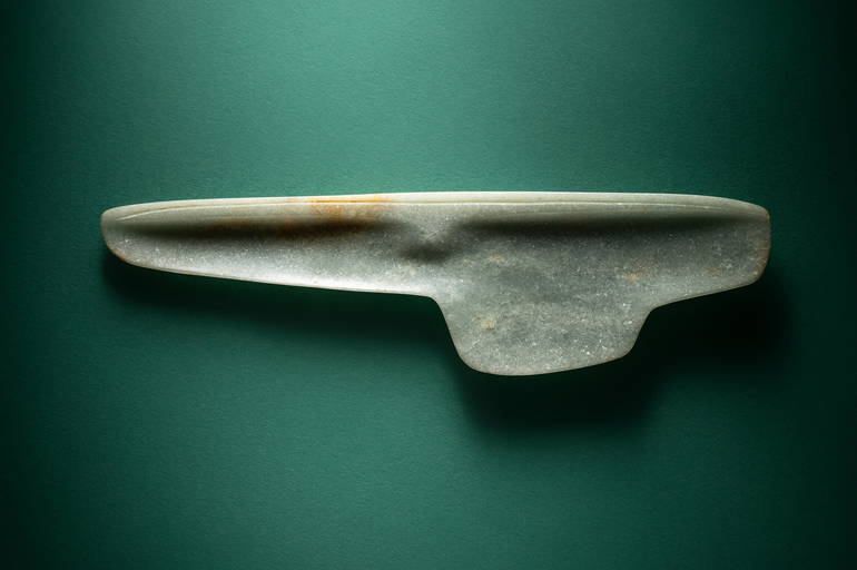 An Olmec Jade Spoon - Nov 11, 2022 | Hindman in IL