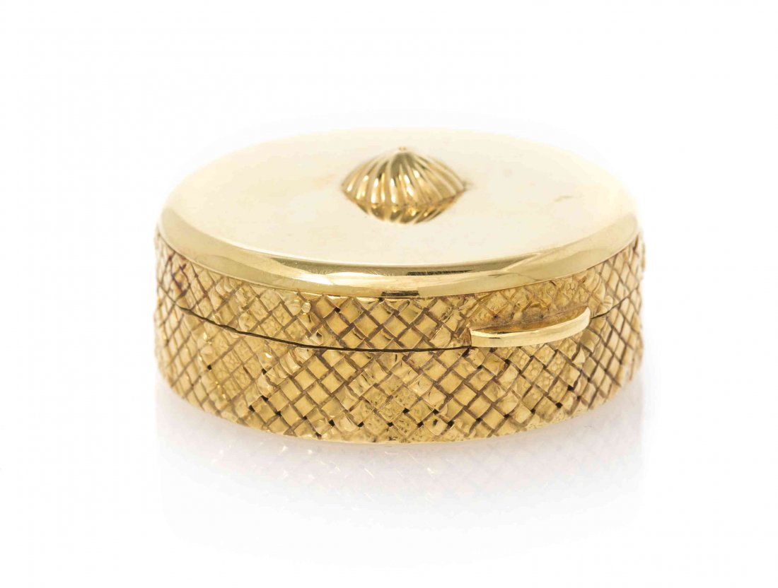 An 18 Karat Yellow Gold Pill Box, Van Cleef & Arpels,