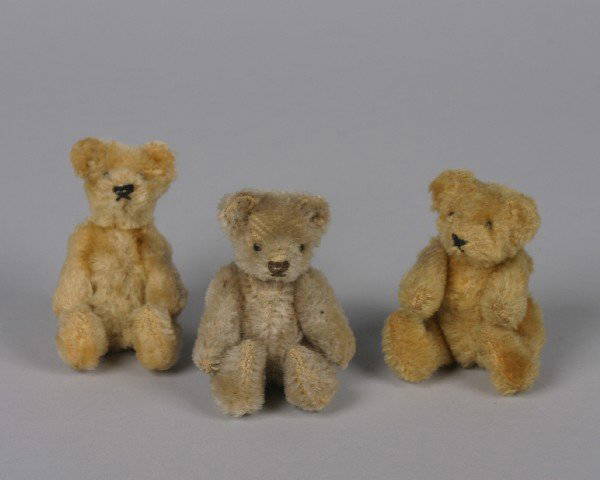 A Group Of Three Vintage Miniature Steiff Bears,