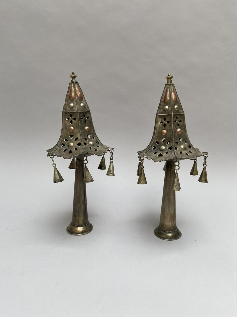 Paire De Torah Rimonim En Métal Maroc, C. 1930
