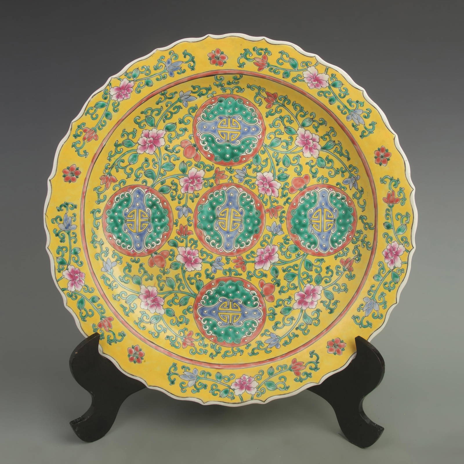 Famille Rose Yellow Ground Flower Pattern Plate Auction