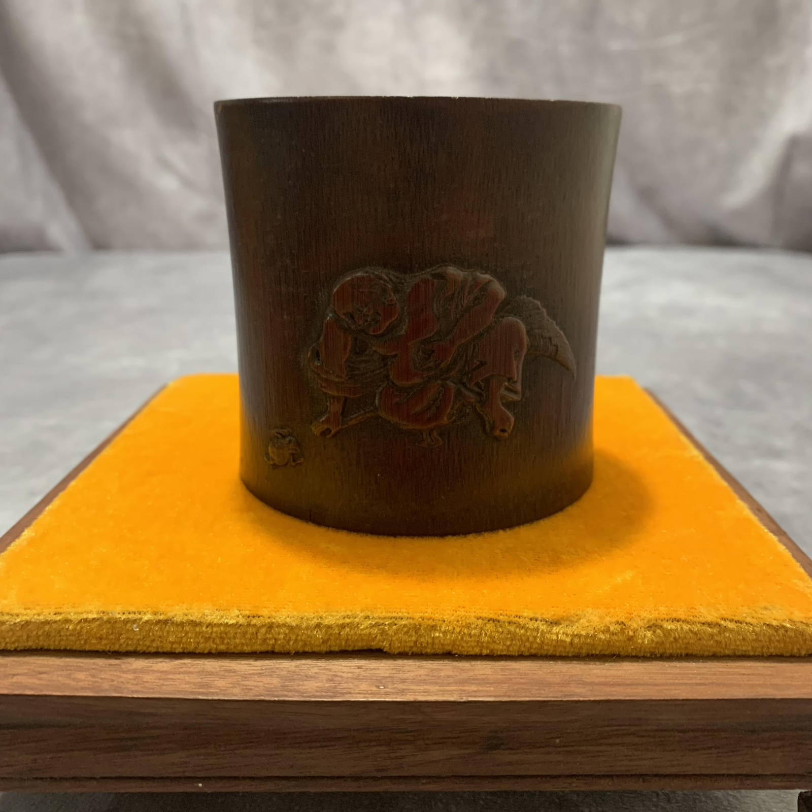 A Finely Carved Boxwood Made Pen Holder Auction