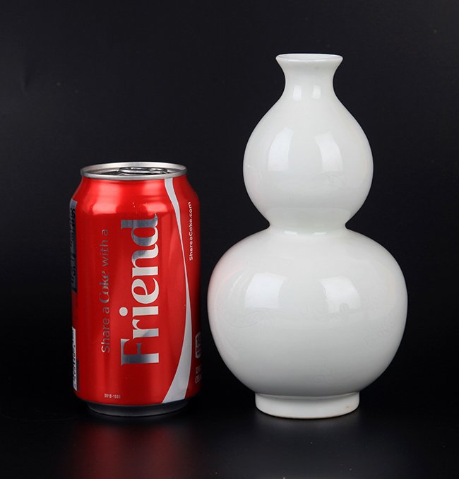 A WHITE GROUND CUCURBIT SHAPED PORCELAIN BOTTLE - Jan 31, 2015 ...