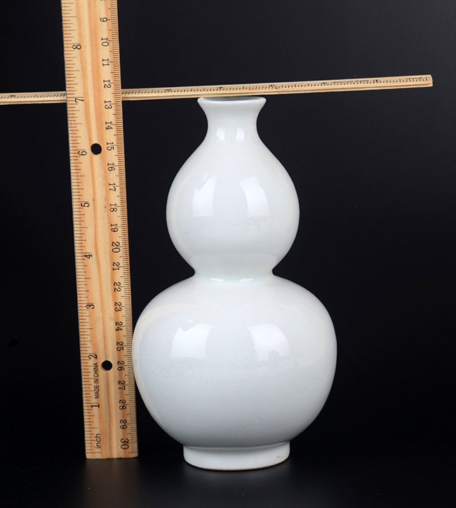 A WHITE GROUND CUCURBIT SHAPED PORCELAIN BOTTLE - Jan 31, 2015 ...