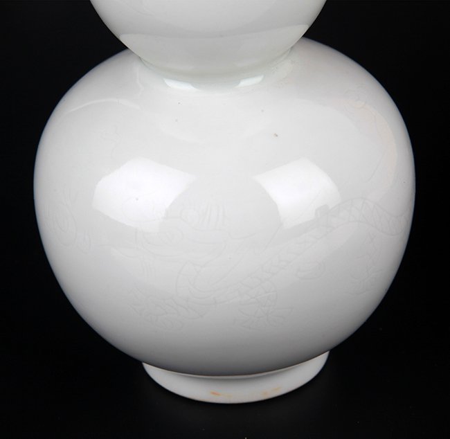 A WHITE GROUND CUCURBIT SHAPED PORCELAIN BOTTLE - Jan 31, 2015 ...