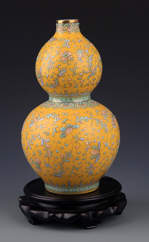 A FINELY PAINTED YELLOW COLOR CUCURBIT SHAPE BOTTLE - Jan 31, 2015 ...