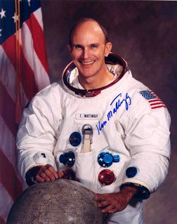 916: Apollo 16 Thomas Mattingly Autograph