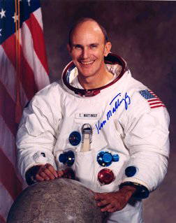 916: Apollo 16 Thomas Mattingly Autograph