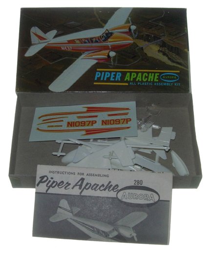 Aurora 1963 Piper Apache 1:64 Plastic Model Kit M