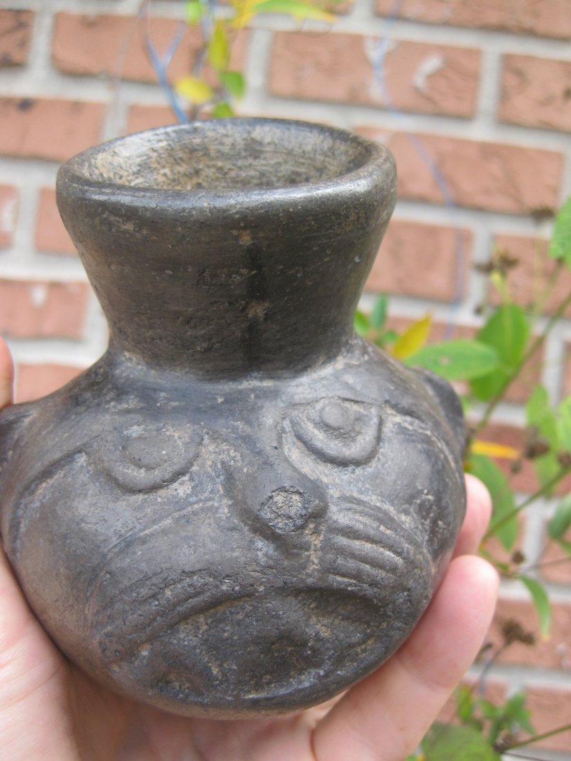 Pre-Columbian Peruvian pottery jar w human face, Chimu