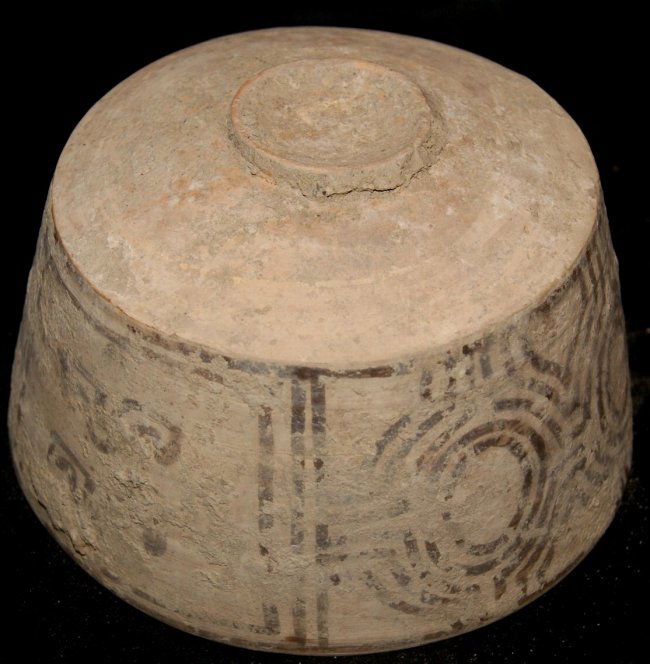 A NICE INDUS VALLEY POTTERY WITH GEOMETRICAL MOTIF : Lot 279