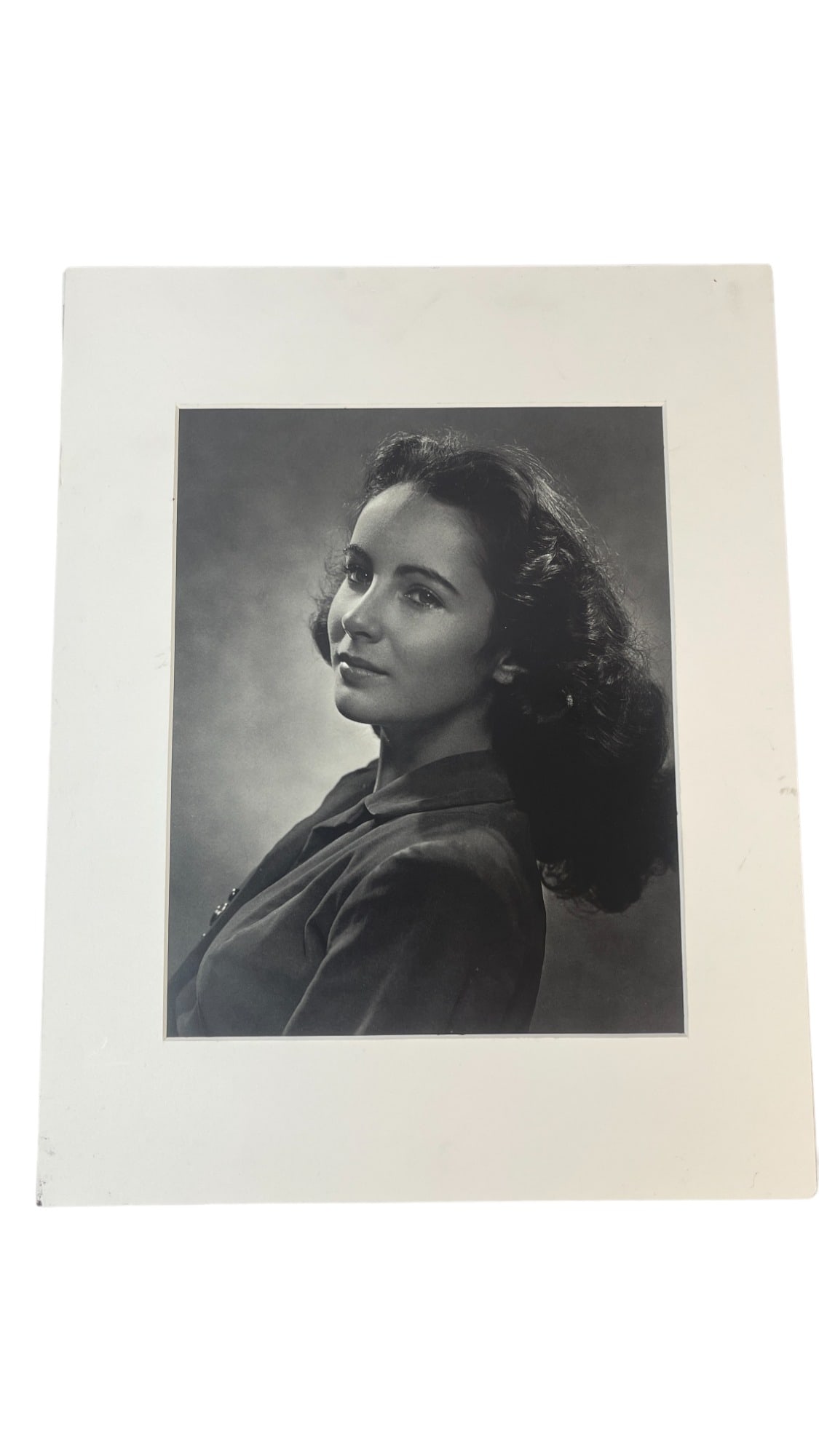 Dame Elizabeth Taylor By Yousuf Karsh Bromide Print, 1946 Auction