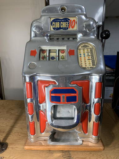 Vintage Jennings Club Chief 10 Cent Slot Machine With