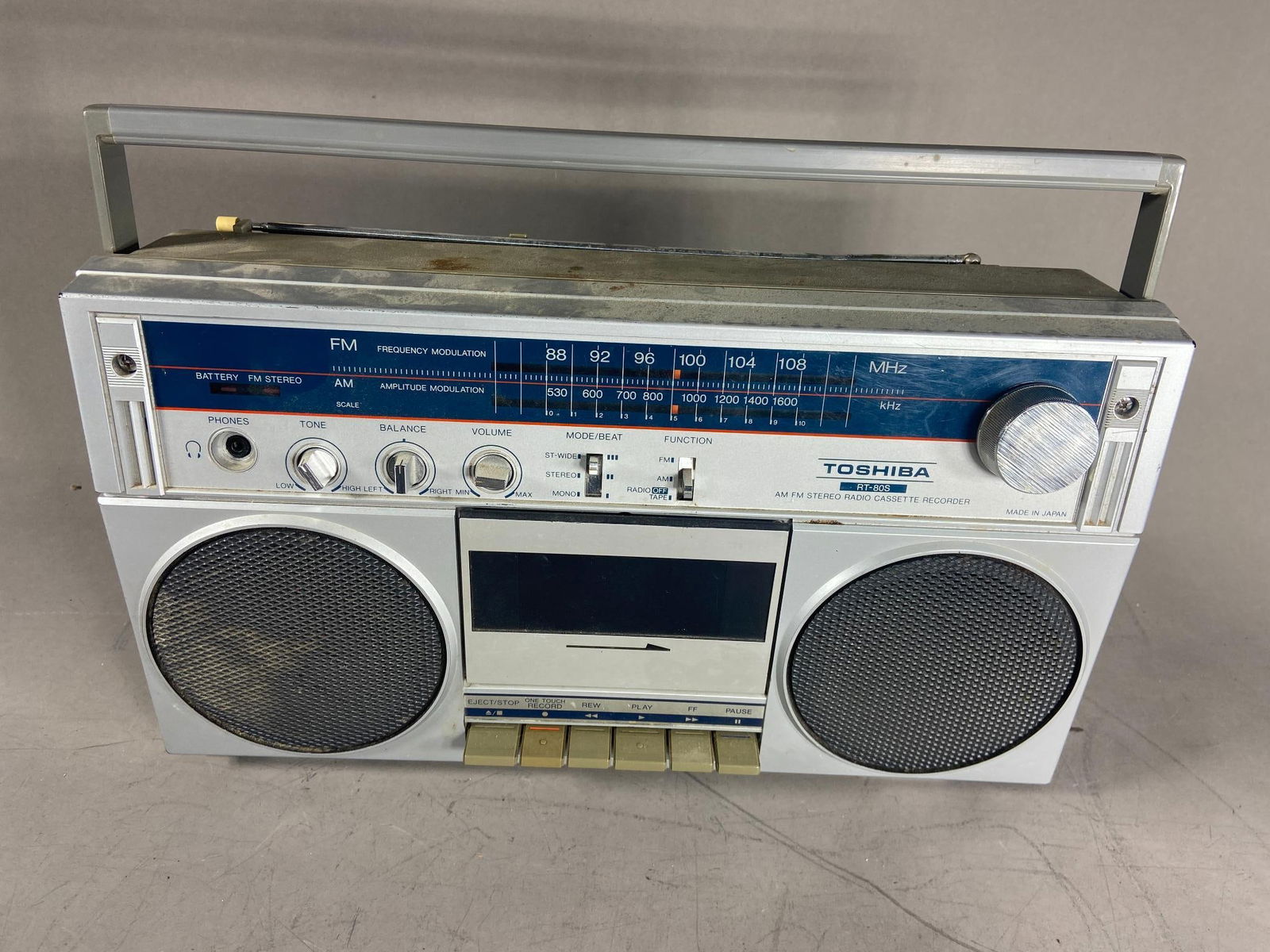 Vintage Toshiba Boombox. Auction