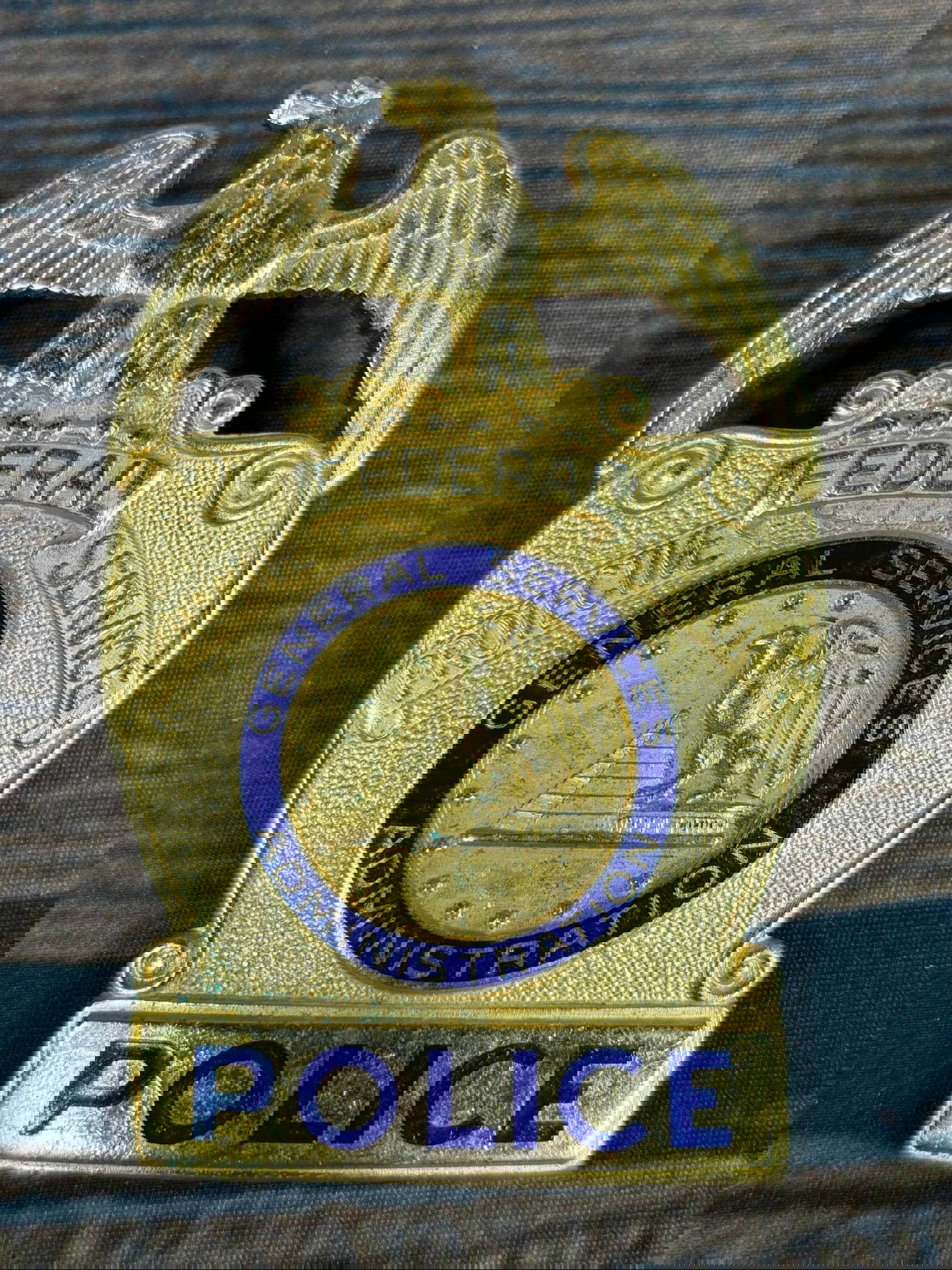 Vintage Obsolete Federal Protective Service Police Badge Auction