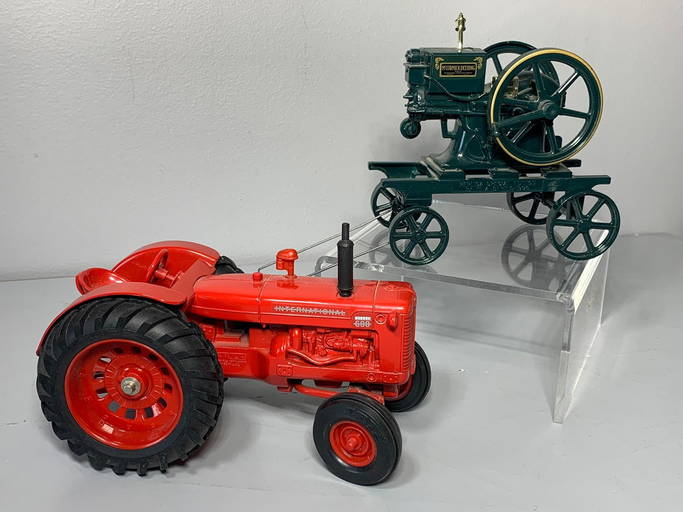 Ertl International Diesel Tractor & Mccormick Deering Model "m" Engine